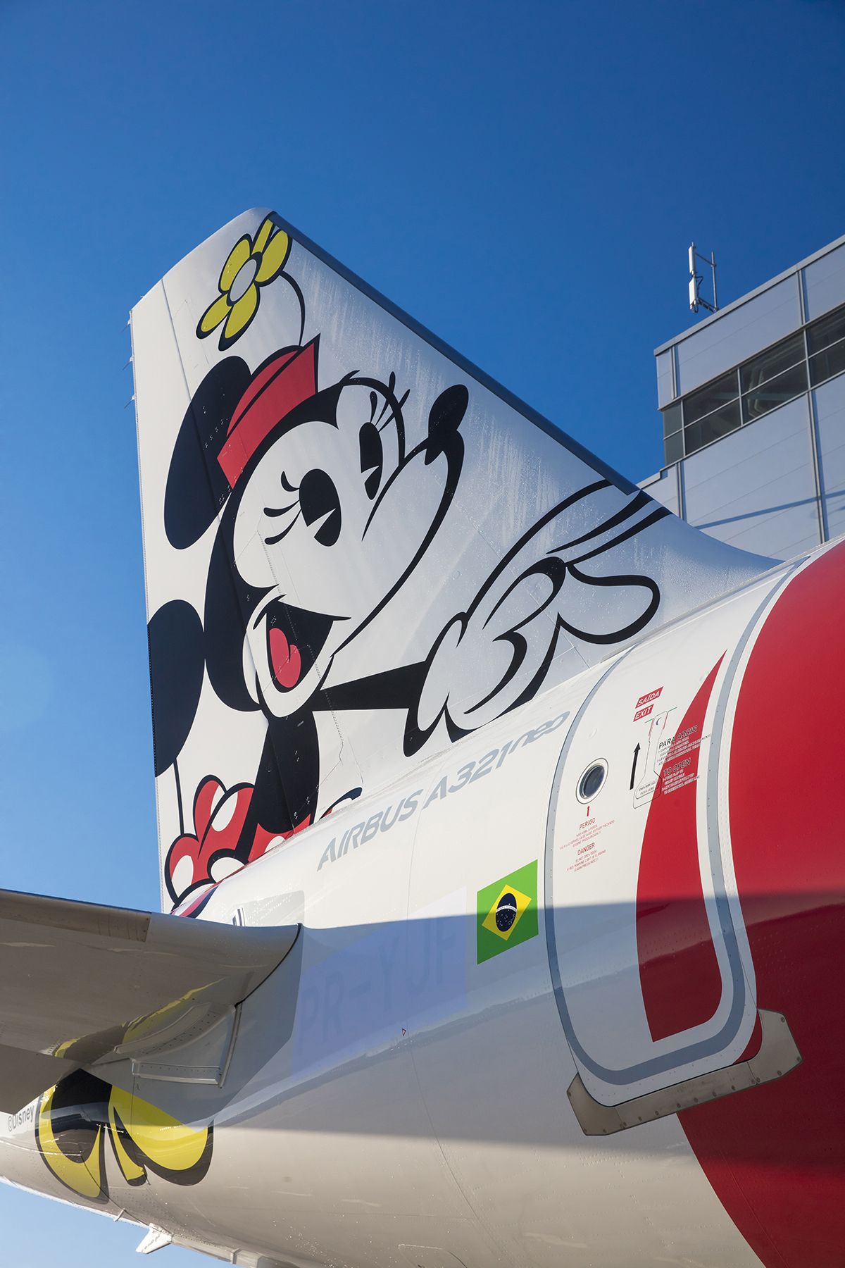 Azul revela el avión inspirado en Minnie Mouse » Nicolás Larenas