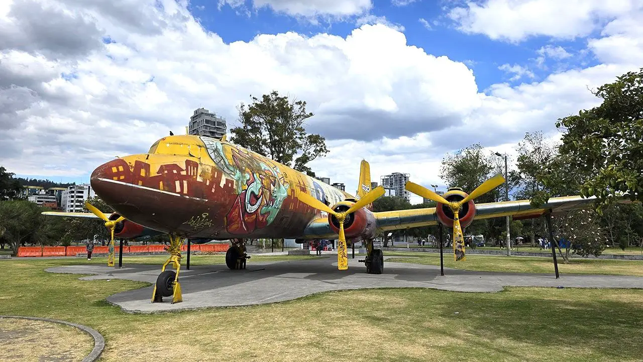 El avión DC-6 del Parque La Carolina | Blog NLARENAS.COM