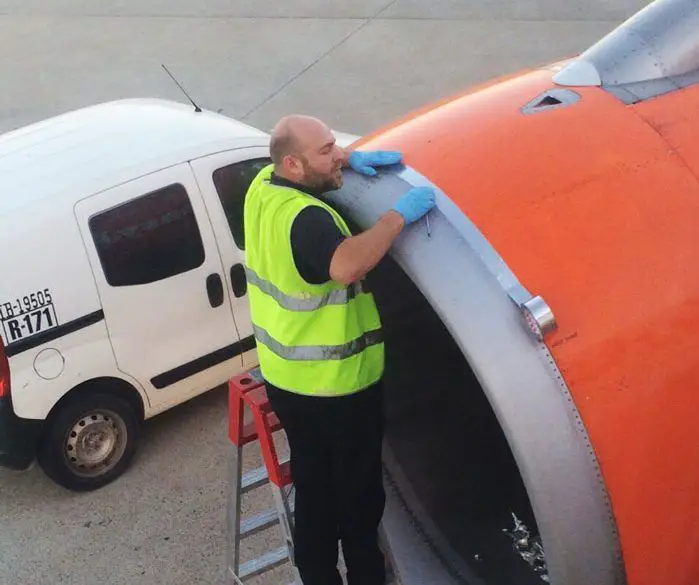 Speed tape, la cinta para reparar aviones que tal vez no conocías