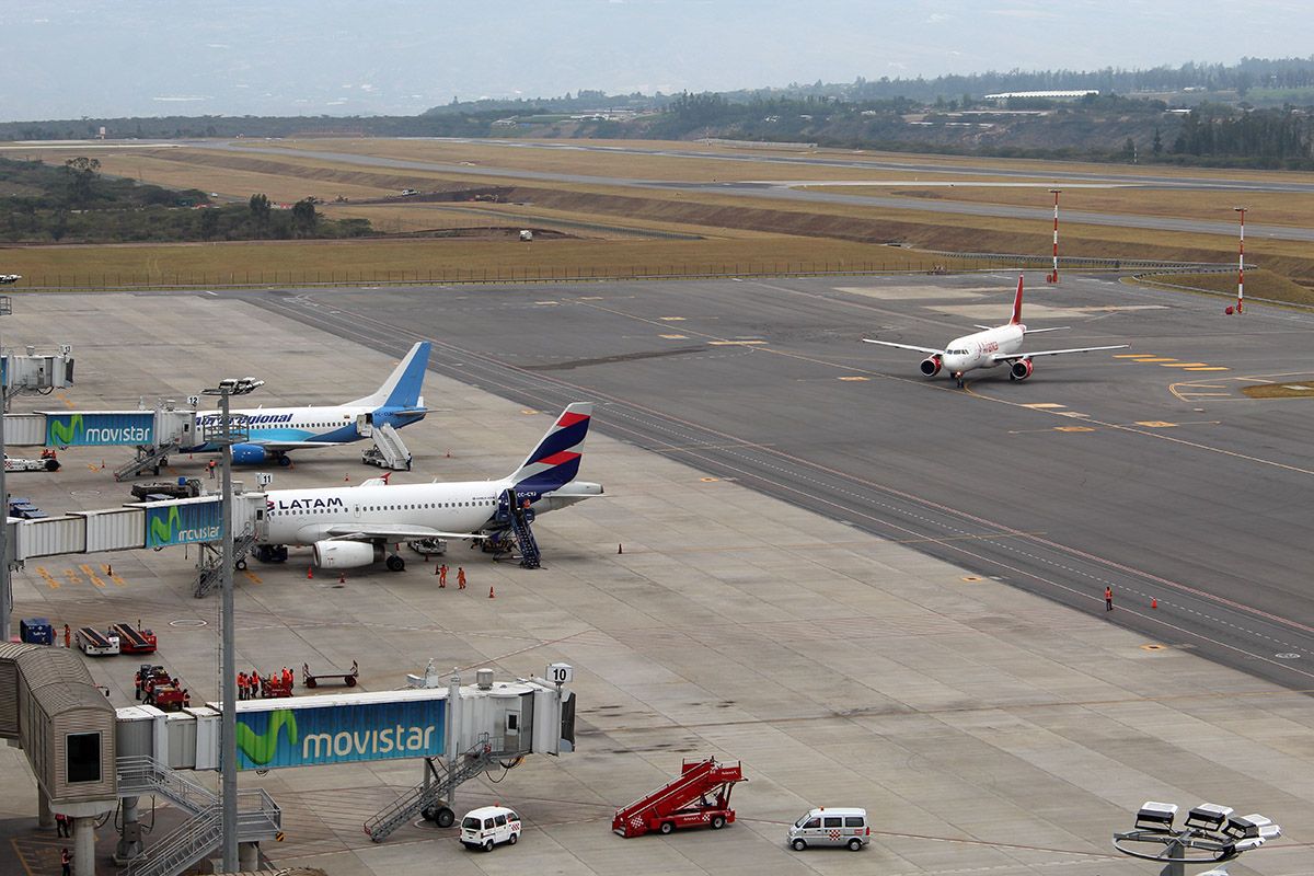 Domestic flights operating in Ecuador » Nicolas Larenas